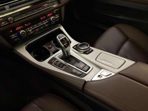 Pelēks BMW 530 2014 Marijampole, ar dzinēja tilpumu 2.99 L un nobraukumu 243 tūkst. km par 11650 €, foto 20 vietnē AUTOMOTO.COM.LV