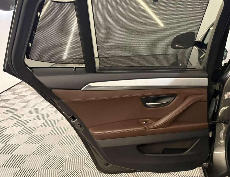 Pelēks BMW 530 2014 Marijampole, ar dzinēja tilpumu 2.99 L un nobraukumu 243 tūkst. km par 11650 €, foto 22 vietnē AUTOMOTO.COM.LV
