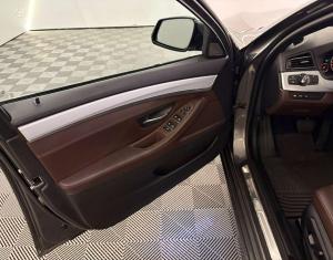 Pelēks BMW 530 2014 Marijampole, ar dzinēja tilpumu 2.99 L un nobraukumu 243 tūkst. km par 11650 €, foto 31 vietnē AUTOMOTO.COM.LV