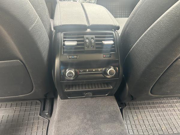 Grey BMW 530 2014 in Tartu, with an engine capacity of 0.00 L and mileage of 210 thousand km for 13800 €, photo 7 on AUTOMOTO.COM.LV