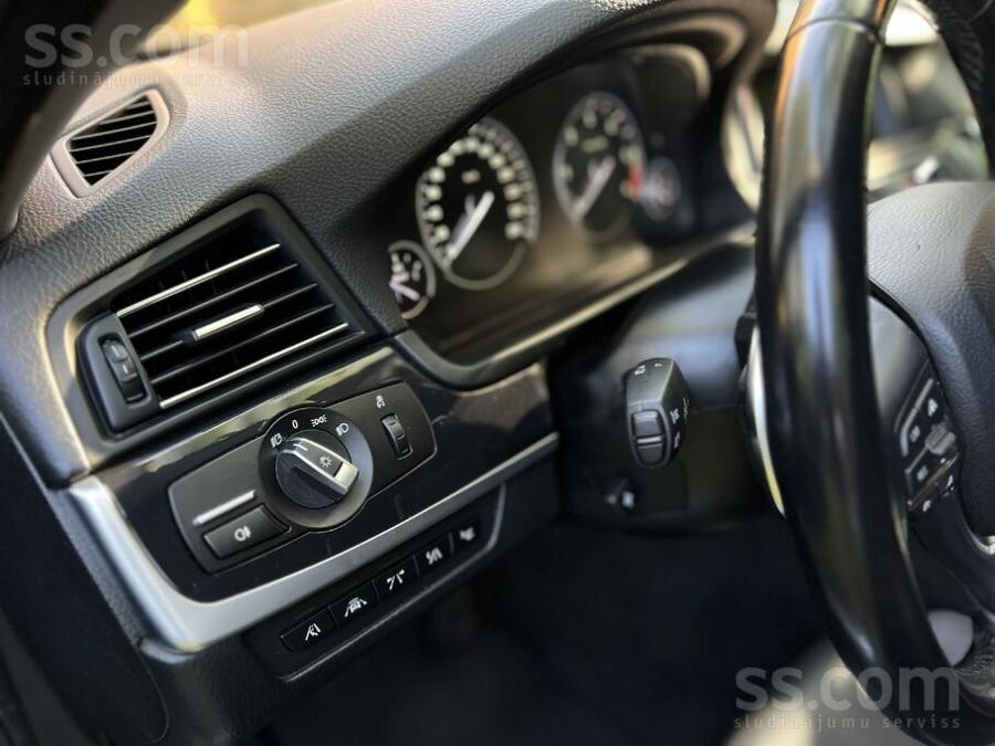 Grey BMW 530 2014 in Riga, with an engine capacity of 3.00 L and mileage of 261 thousand km for 14200 €, photo 10 on AUTOMOTO.COM.LV