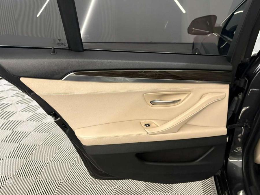 Pelēks BMW 530 2015 Marijampole, ar dzinēja tilpumu 2.99 L un nobraukumu 331 tūkst. km par 10999 €, foto 20 vietnē AUTOMOTO.COM.LV