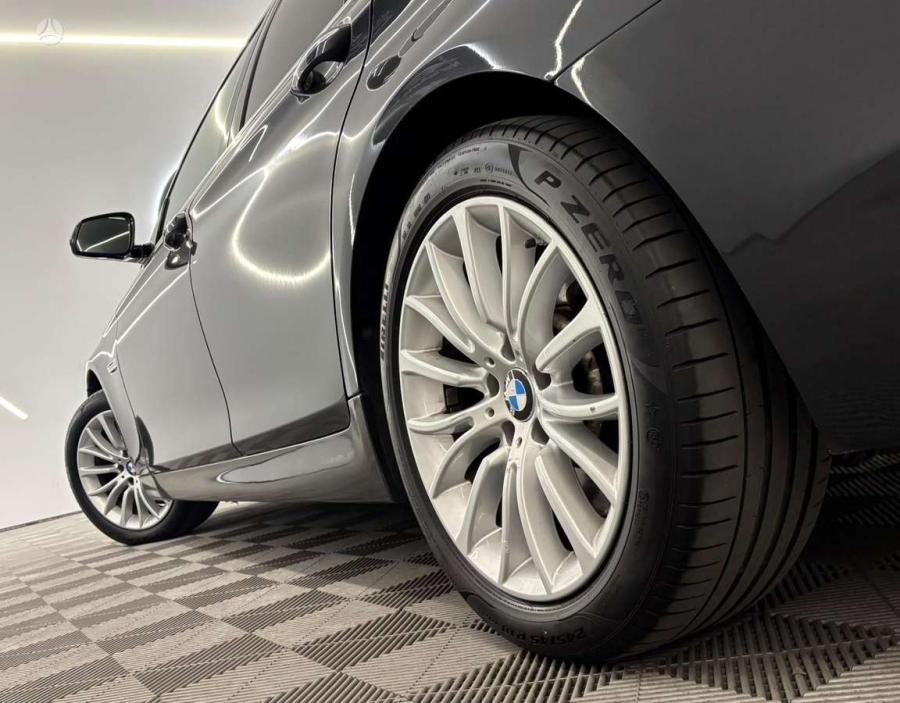Pelēks BMW 530 2015 Marijampole, ar dzinēja tilpumu 2.99 L un nobraukumu 331 tūkst. km par 10999 €, foto 26 vietnē AUTOMOTO.COM.LV