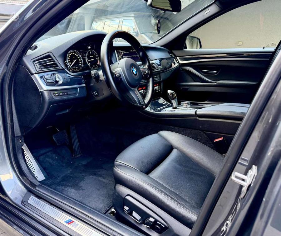 Grey BMW 530 2015 in Kaunas, with an engine capacity of 0.00 L and mileage of 303 thousand km for 9700 €, photo 15 on AUTOMOTO.COM.LV