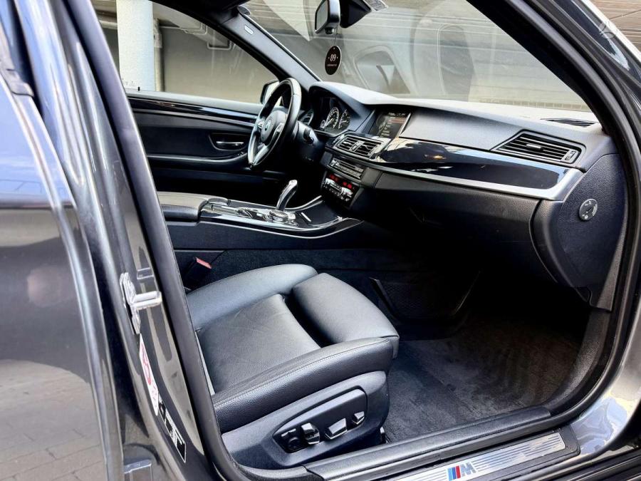 Grey BMW 530 2015 in Kaunas, with an engine capacity of 0.00 L and mileage of 303 thousand km for 9700 €, photo 18 on AUTOMOTO.COM.LV