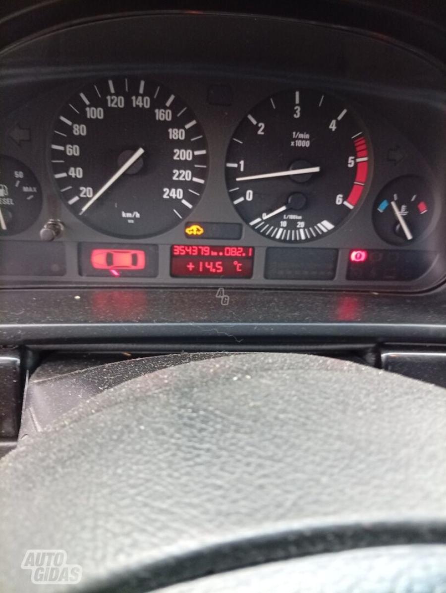 Grey BMW 530 2015 in Ukmerge, with an engine capacity of 3.00 L and mileage of 354 thousand km for 1450 €, photo 3 on AUTOMOTO.COM.LV