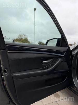 Pelēks BMW 530 2015 Ogre, ar dzinēja tilpumu 3.00 L un nobraukumu 398 tūkst. km par 14850 €, foto 30 vietnē AUTOMOTO.COM.LV