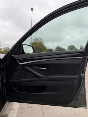 Pelēks BMW 530 2015 Ogre, ar dzinēja tilpumu 3.00 L un nobraukumu 398 tūkst. km par 14850 €, foto 38 vietnē AUTOMOTO.COM.LV