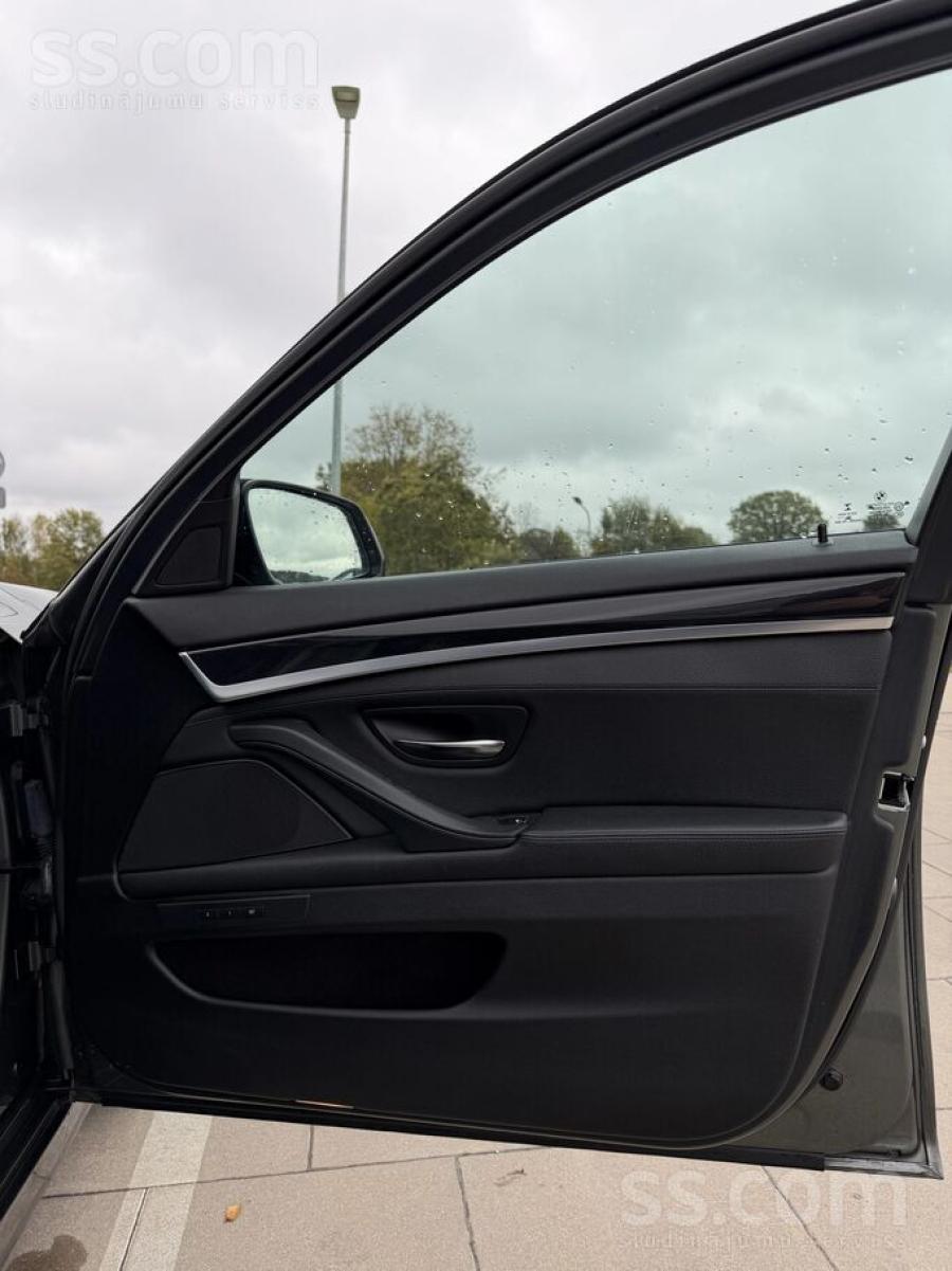 Pelēks BMW 530 2015 Ogre, ar dzinēja tilpumu 3.00 L un nobraukumu 398 tūkst. km par 14850 €, foto 38 vietnē AUTOMOTO.COM.LV