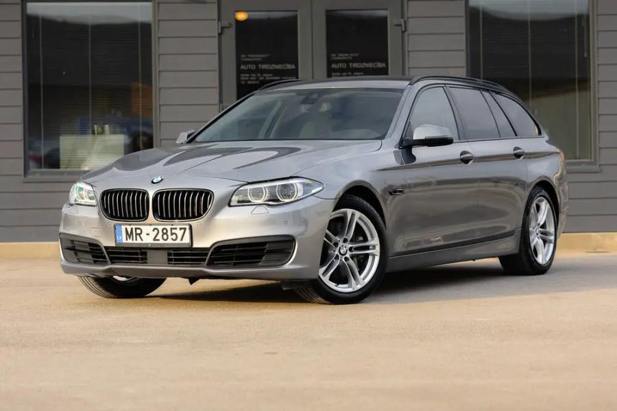 Grey BMW 530 2016 in Jelgava, with an engine capacity of 3.00 L and mileage of 269 thousand km for 12650 €, photo 4 on AUTOMOTO.COM.LV