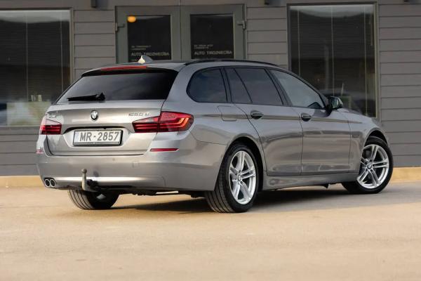 Pelēks BMW 530 2016 Jelgava, ar dzinēja tilpumu 3.00 L un nobraukumu 269 tūkst. km par 12650 €, foto 4 vietnē AUTOMOTO.COM.LV