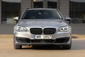 Grey BMW 530 2016 in Jelgava, with an engine capacity of 3.00 L and mileage of 269 thousand km for 12650 €, photo 6 on AUTOMOTO.COM.LV