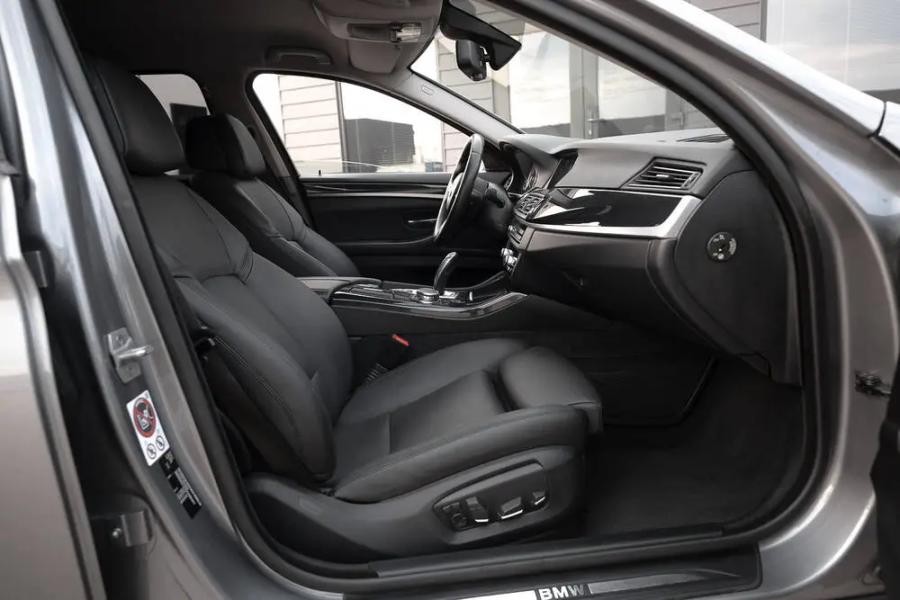Grey BMW 530 2016 in Jelgava, with an engine capacity of 3.00 L and mileage of 269 thousand km for 12650 €, photo 10 on AUTOMOTO.COM.LV