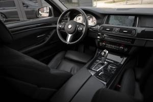 Grey BMW 530 2016 in Jelgava, with an engine capacity of 3.00 L and mileage of 269 thousand km for 12650 €, photo 12 on AUTOMOTO.COM.LV