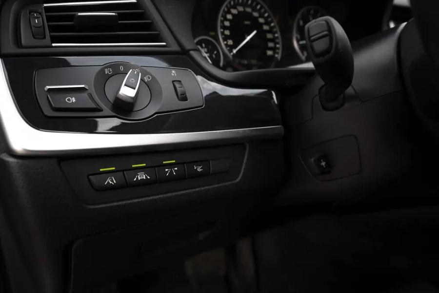 Grey BMW 530 2016 in Jelgava, with an engine capacity of 3.00 L and mileage of 269 thousand km for 12650 €, photo 15 on AUTOMOTO.COM.LV