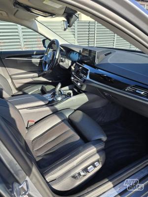 Grey BMW 530 2017 in Siauliai, with an engine capacity of 3.00 L and mileage of 304 thousand km for 18500 €, photo 8 on AUTOMOTO.COM.LV