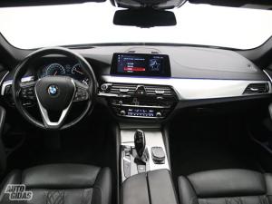 Grey BMW 530 2017 in Vilnius, with an engine capacity of 3.00 L and mileage of 243 thousand km for 19799 €, photo 3 on AUTOMOTO.COM.LV