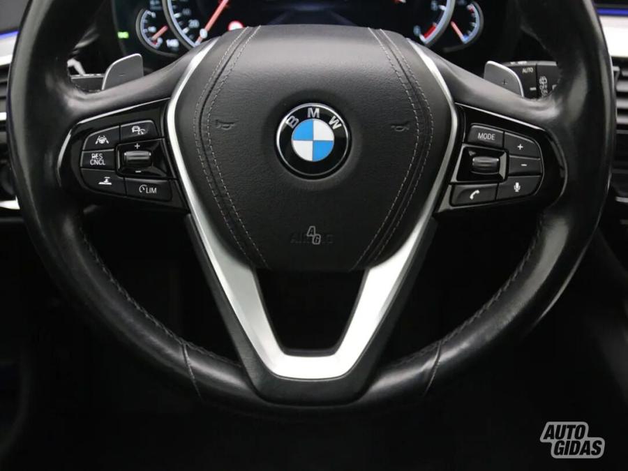Grey BMW 530 2017 in Vilnius, with an engine capacity of 3.00 L and mileage of 243 thousand km for 19799 €, photo 19 on AUTOMOTO.COM.LV