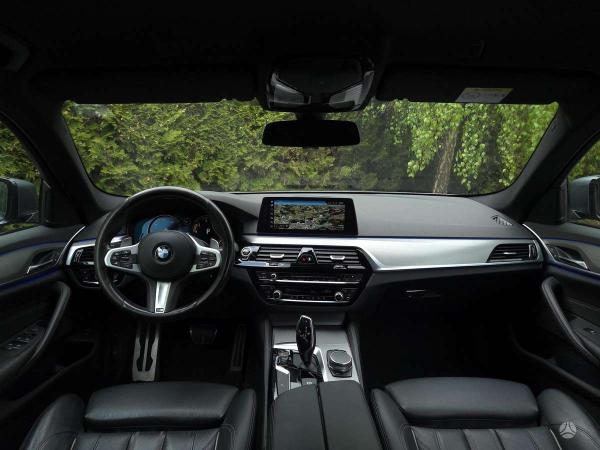 Grey BMW 530 2017 in Kaunas, with an engine capacity of 3.00 L and mileage of 279 thousand km for 19950 €, photo 3 on AUTOMOTO.COM.LV