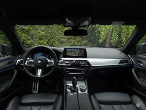 Grey BMW 530 2017 in Kaunas, with an engine capacity of 3.00 L and mileage of 279 thousand km for 19950 €, photo 4 on AUTOMOTO.COM.LV