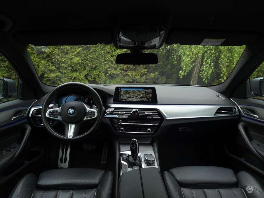 Grey BMW 530 2017 in Kaunas, with an engine capacity of 3.00 L and mileage of 279 thousand km for 19950 €, photo 4 on AUTOMOTO.COM.LV