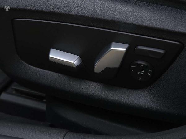 Grey BMW 530 2017 in Kaunas, with an engine capacity of 3.00 L and mileage of 279 thousand km for 19950 €, photo 8 on AUTOMOTO.COM.LV