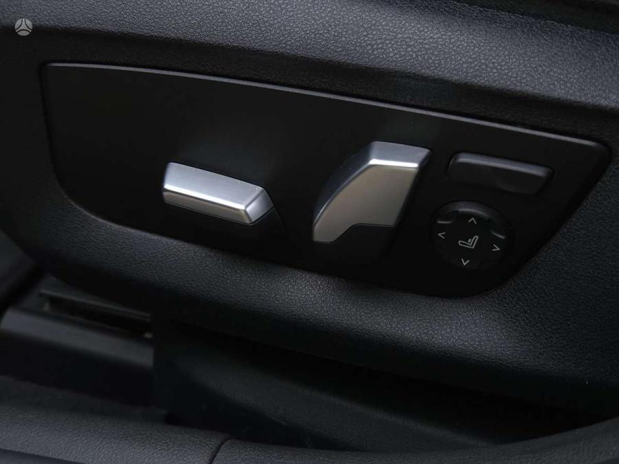 Grey BMW 530 2017 in Kaunas, with an engine capacity of 3.00 L and mileage of 279 thousand km for 19950 €, photo 9 on AUTOMOTO.COM.LV