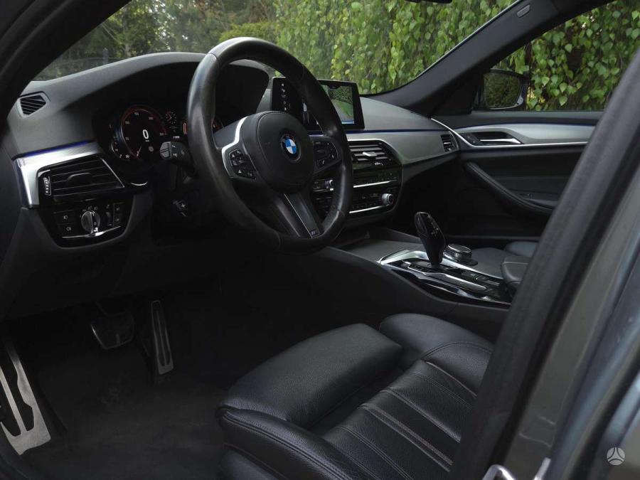 Grey BMW 530 2017 in Kaunas, with an engine capacity of 3.00 L and mileage of 279 thousand km for 19950 €, photo 10 on AUTOMOTO.COM.LV