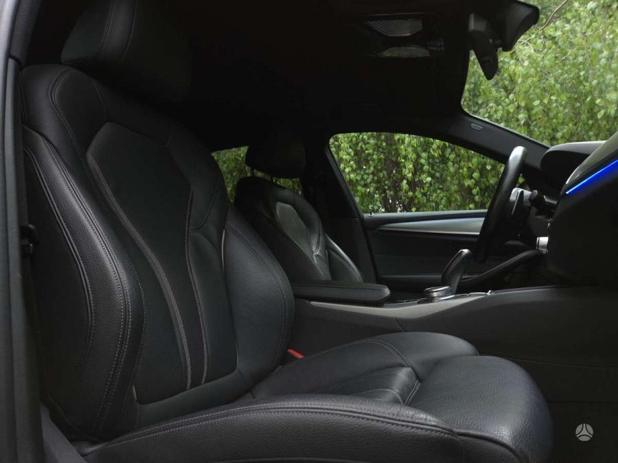 Grey BMW 530 2017 in Kaunas, with an engine capacity of 3.00 L and mileage of 279 thousand km for 19950 €, photo 13 on AUTOMOTO.COM.LV
