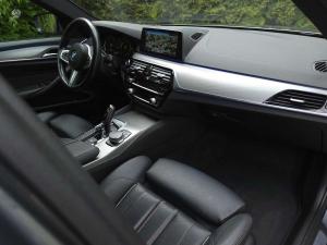 Grey BMW 530 2017 in Kaunas, with an engine capacity of 3.00 L and mileage of 279 thousand km for 19950 €, photo 14 on AUTOMOTO.COM.LV