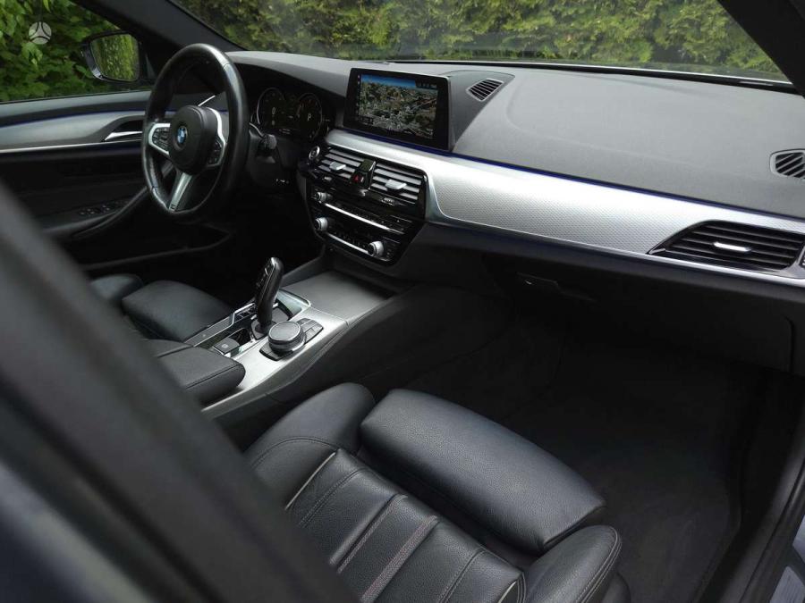 Grey BMW 530 2017 in Kaunas, with an engine capacity of 3.00 L and mileage of 279 thousand km for 19950 €, photo 14 on AUTOMOTO.COM.LV