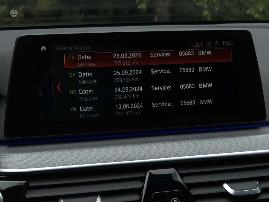 Grey BMW 530 2017 in Kaunas, with an engine capacity of 3.00 L and mileage of 279 thousand km for 19950 €, photo 22 on AUTOMOTO.COM.LV