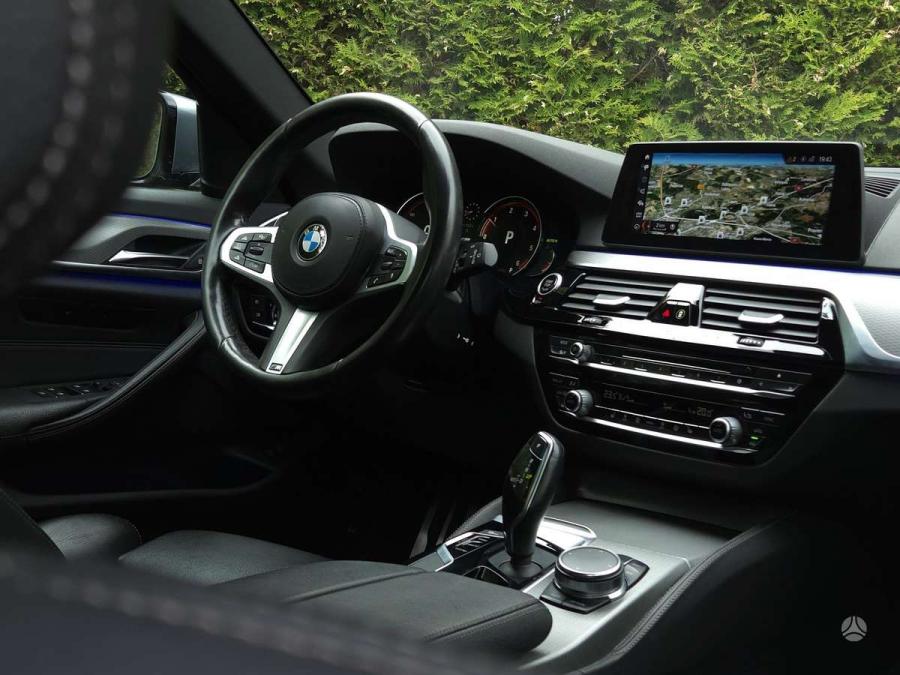 Grey BMW 530 2017 in Kaunas, with an engine capacity of 3.00 L and mileage of 279 thousand km for 19950 €, photo 32 on AUTOMOTO.COM.LV
