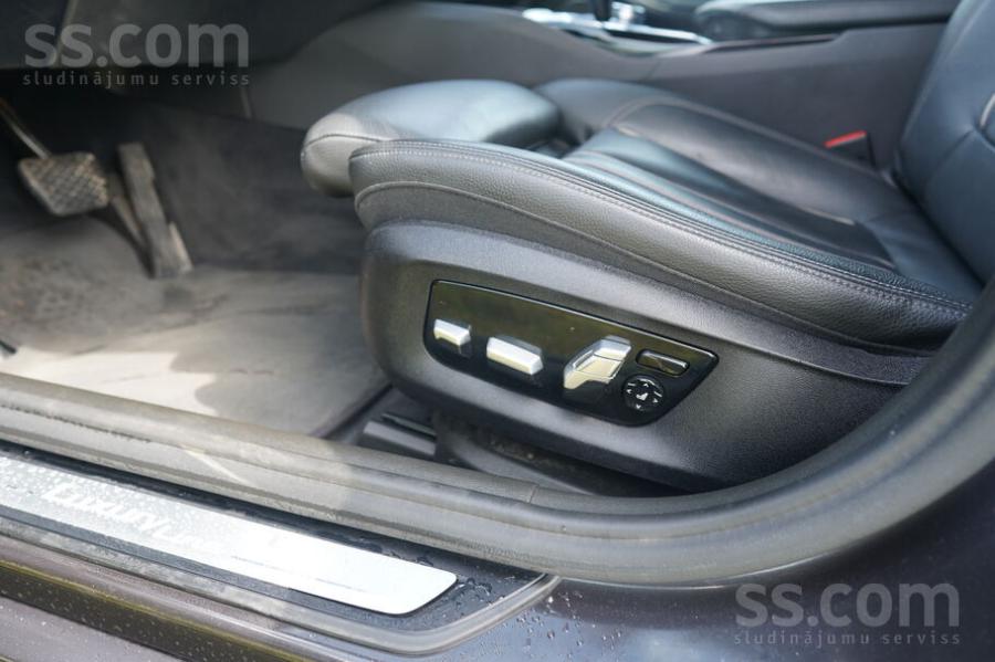 Grey BMW 530 2017 in Riga, with an engine capacity of 3.00 L and mileage of 251 thousand km for 16900 €, photo 9 on AUTOMOTO.COM.LV