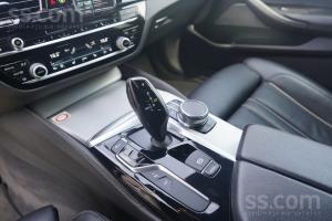 Grey BMW 530 2017 in Riga, with an engine capacity of 3.00 L and mileage of 251 thousand km for 16900 €, photo 12 on AUTOMOTO.COM.LV