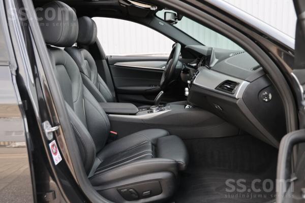 Grey BMW 530 2017 in Tukums, with an engine capacity of 3.00 L and mileage of 218 thousand km for 18900 €, photo 7 on AUTOMOTO.COM.LV