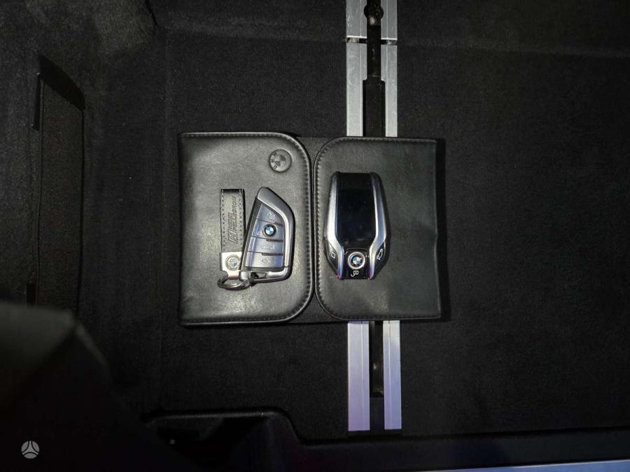 Grey BMW 530 2017 in Kaunas, with an engine capacity of 2.99 L and mileage of 255 thousand km for 20989 €, photo 34 on AUTOMOTO.COM.LV