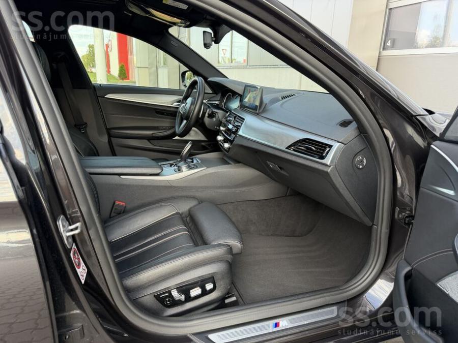 Grey BMW 530 2017 in Riga, with an engine capacity of 3.00 L and mileage of 275 thousand km for 18999 €, photo 16 on AUTOMOTO.COM.LV