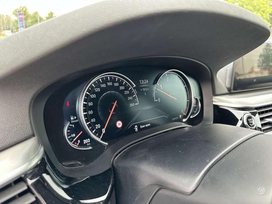 Pelēks BMW 530 2017 Klaipėda, ar dzinēja tilpumu 2.99 L un nobraukumu 300 tūkst. km par 16000 €, foto 31 vietnē AUTOMOTO.COM.LV