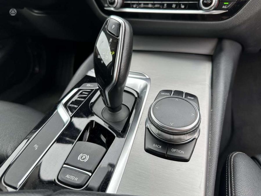Pelēks BMW 530 2017 Klaipėda, ar dzinēja tilpumu 2.99 L un nobraukumu 300 tūkst. km par 16000 €, foto 37 vietnē AUTOMOTO.COM.LV