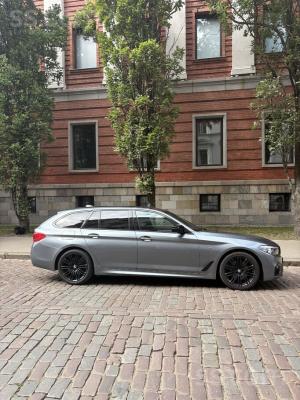 Grey BMW 530 2017 in Riga, with an engine capacity of 3.00 L and mileage of 153 thousand km for 20000 €, photo 3 on AUTOMOTO.COM.LV