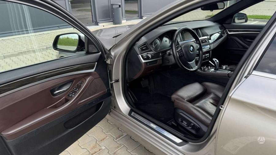 Grey BMW 530 2017 in Vilnius, with an engine capacity of 2.99 L and mileage of 235 thousand km for 13990 €, photo 14 on AUTOMOTO.COM.LV