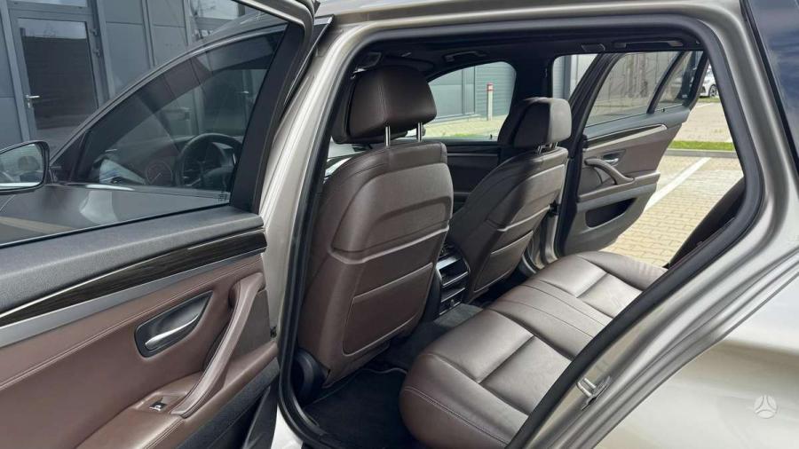Grey BMW 530 2017 in Vilnius, with an engine capacity of 2.99 L and mileage of 235 thousand km for 13990 €, photo 20 on AUTOMOTO.COM.LV