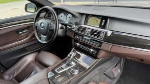 Grey BMW 530 2017 in Vilnius, with an engine capacity of 2.99 L and mileage of 235 thousand km for 13990 €, photo 23 on AUTOMOTO.COM.LV