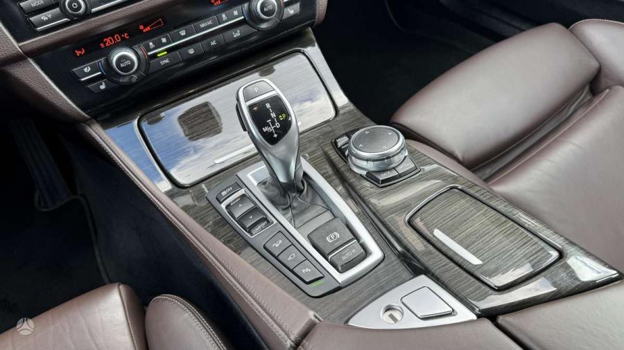 Grey BMW 530 2017 in Vilnius, with an engine capacity of 2.99 L and mileage of 235 thousand km for 13990 €, photo 28 on AUTOMOTO.COM.LV