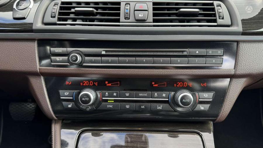 Grey BMW 530 2017 in Vilnius, with an engine capacity of 2.99 L and mileage of 235 thousand km for 13990 €, photo 29 on AUTOMOTO.COM.LV
