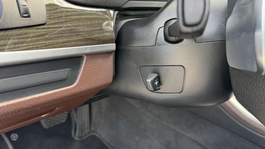 Grey BMW 530 2017 in Vilnius, with an engine capacity of 2.99 L and mileage of 235 thousand km for 13990 €, photo 33 on AUTOMOTO.COM.LV