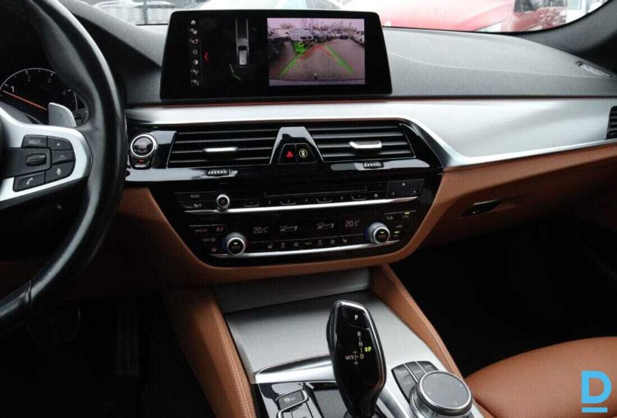 Grey BMW 530 2018 in Riga, with an engine capacity of 3.00 L and mileage of 101 thousand km for 28490 €, photo 5 on AUTOMOTO.COM.LV