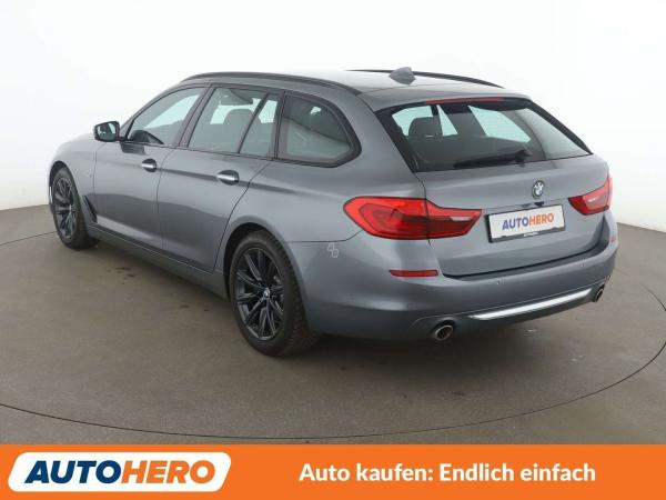 Grey BMW 530 2018 in Kaunas, with an engine capacity of 3.00 L and mileage of 89 thousand km for 32496 €, photo 4 on AUTOMOTO.COM.LV