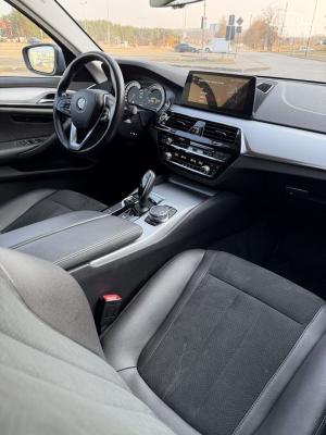 Grey BMW 530 2018 in Vilnius, with an engine capacity of 3.00 L and mileage of 170 thousand km for 21900 €, photo 9 on AUTOMOTO.COM.LV